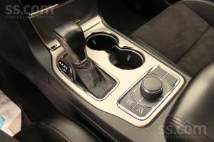 Pelēks Jeep Grand Cherokee 2020 Rīga, ar dzinēja tilpumu 3.00 L un nobraukumu 0 tūkst. km par 22950 €, foto 23 vietnē AUTOMOTO.COM.LV