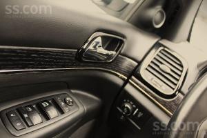 Pelēks Jeep Grand Cherokee 2020 Rīga, ar dzinēja tilpumu 3.00 L un nobraukumu 0 tūkst. km par 22950 €, foto 27 vietnē AUTOMOTO.COM.LV