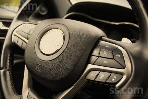 Pelēks Jeep Grand Cherokee 2020 Rīga, ar dzinēja tilpumu 3.00 L un nobraukumu 0 tūkst. km par 22950 €, foto 29 vietnē AUTOMOTO.COM.LV