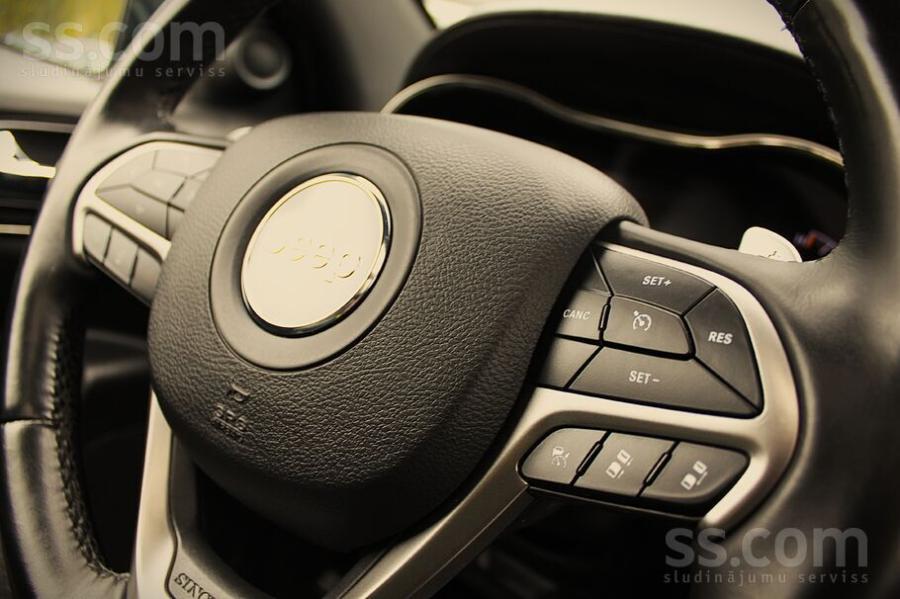 Pelēks Jeep Grand Cherokee 2020 Rīga, ar dzinēja tilpumu 3.00 L un nobraukumu 0 tūkst. km par 22950 €, foto 29 vietnē AUTOMOTO.COM.LV