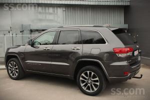 Grey Jeep Grand Cherokee 2020 in Riga, with an engine capacity of 3.00 L and mileage of 0 thousand km for 22650 €, photo 3 on AUTOMOTO.COM.LV