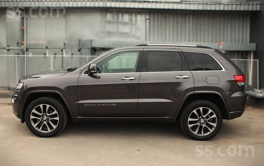 Grey Jeep Grand Cherokee 2020 in Riga, with an engine capacity of 3.00 L and mileage of 0 thousand km for 22650 €, photo 4 on AUTOMOTO.COM.LV