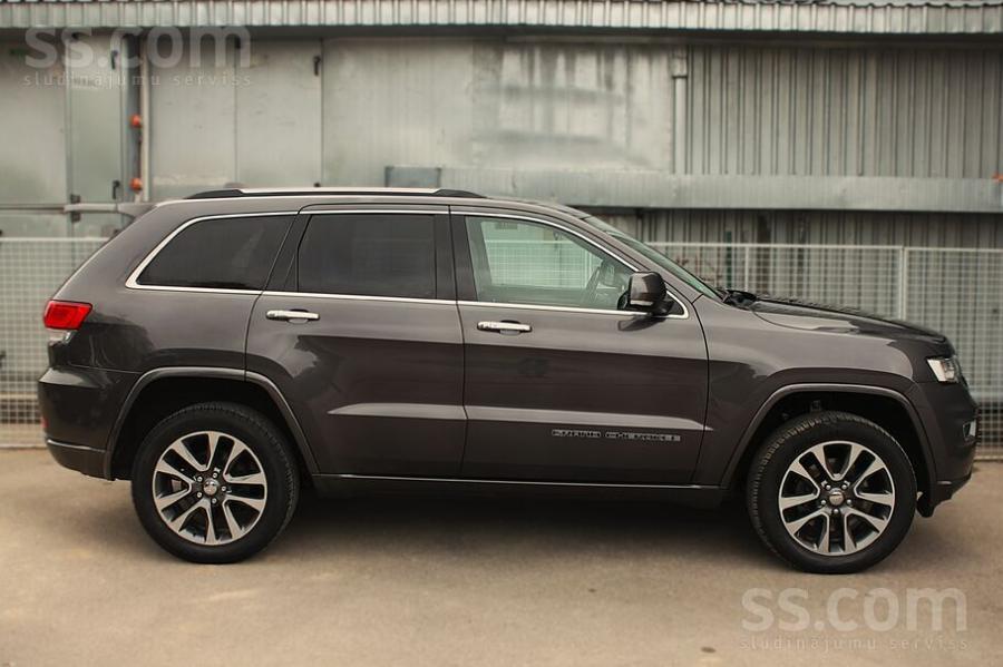 Grey Jeep Grand Cherokee 2020 in Riga, with an engine capacity of 3.00 L and mileage of 0 thousand km for 22650 €, photo 8 on AUTOMOTO.COM.LV