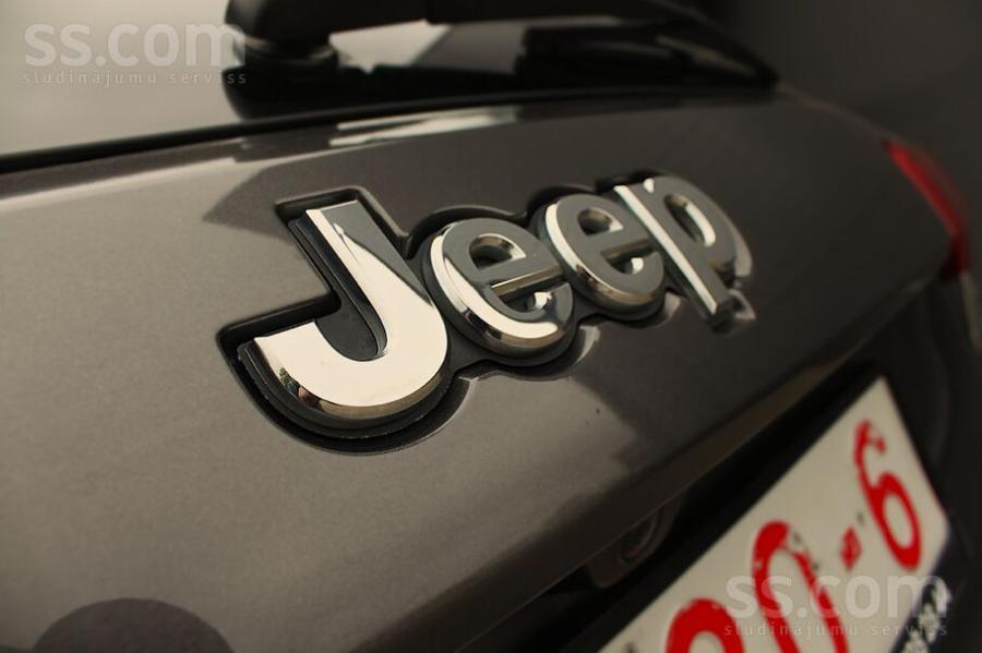 Grey Jeep Grand Cherokee 2020 in Riga, with an engine capacity of 3.00 L and mileage of 0 thousand km for 22650 €, photo 14 on AUTOMOTO.COM.LV