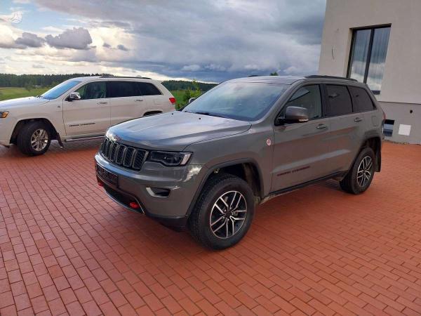 Pelēks Jeep Grand Cherokee 2020 Viļņa, ar dzinēja tilpumu 3.60 L un nobraukumu 1015 tūkst. km par 19000 €, foto 5 vietnē AUTOMOTO.COM.LV