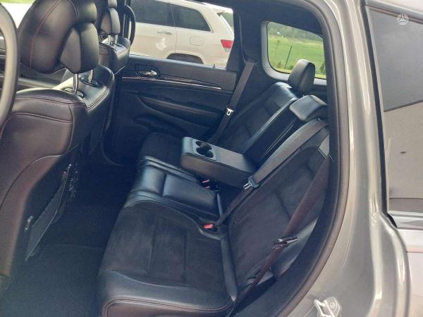 Pelēks Jeep Grand Cherokee 2020 Viļņa, ar dzinēja tilpumu 3.60 L un nobraukumu 1015 tūkst. km par 19000 €, foto 10 vietnē AUTOMOTO.COM.LV