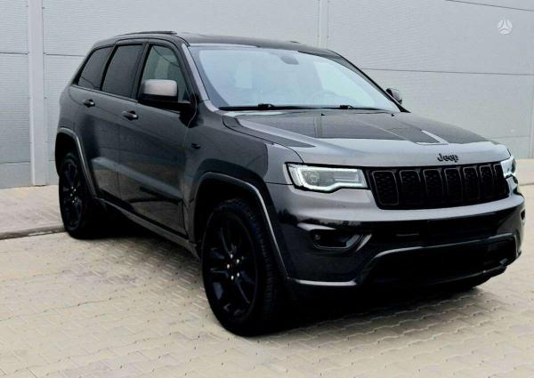 Grey Jeep Grand Cherokee 2020 in Kretinga, with an engine capacity of 3.60 L and mileage of 146 thousand km for 18999 €, photo 1 on AUTOMOTO.COM.LV
