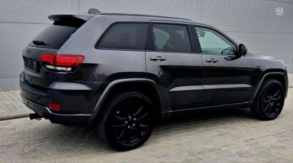 Grey Jeep Grand Cherokee 2020 in Kretinga, with an engine capacity of 3.60 L and mileage of 146 thousand km for 18999 €, photo 9 on AUTOMOTO.COM.LV