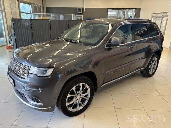 Grey Jeep Grand Cherokee 2020 in Riga, with an engine capacity of 3.00 L and mileage of 159 thousand km for 21900 €, photo 2 on AUTOMOTO.COM.LV