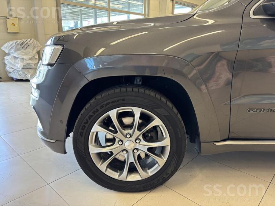 Pelēks Jeep Grand Cherokee 2020 Rīga, ar dzinēja tilpumu 3.00 L un nobraukumu 159 tūkst. km par 21900 €, foto 6 vietnē AUTOMOTO.COM.LV