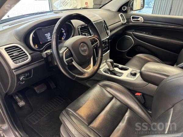 Grey Jeep Grand Cherokee 2020 in Riga, with an engine capacity of 3.00 L and mileage of 159 thousand km for 21900 €, photo 10 on AUTOMOTO.COM.LV