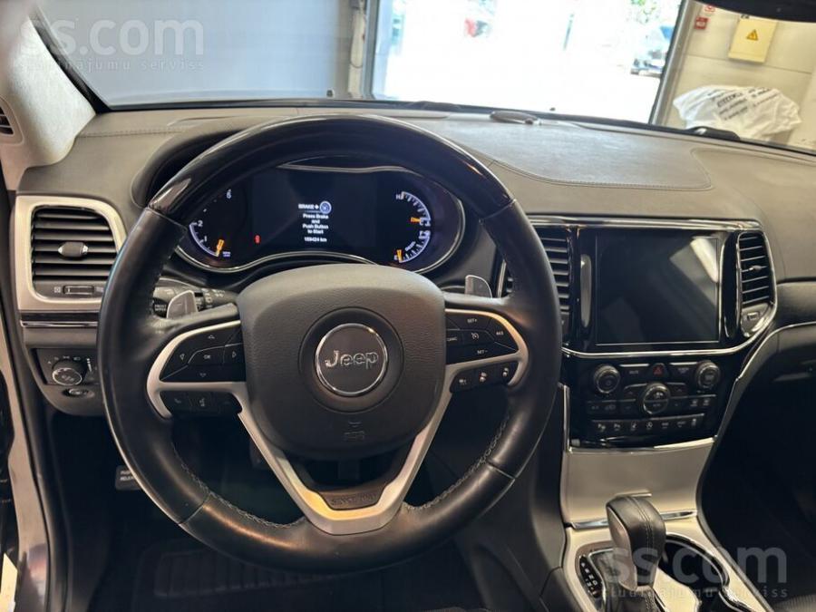 Pelēks Jeep Grand Cherokee 2020 Rīga, ar dzinēja tilpumu 3.00 L un nobraukumu 159 tūkst. km par 21900 €, foto 12 vietnē AUTOMOTO.COM.LV