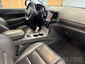 Pelēks Jeep Grand Cherokee 2020 Rīga, ar dzinēja tilpumu 3.00 L un nobraukumu 159 tūkst. km par 21900 €, foto 14 vietnē AUTOMOTO.COM.LV