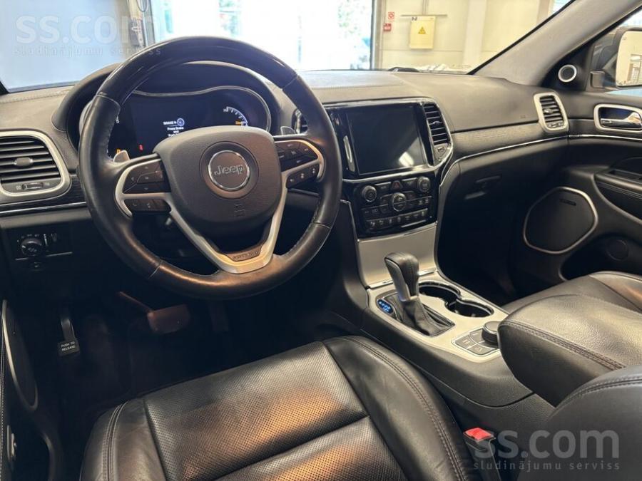 Pelēks Jeep Grand Cherokee 2020 Rīga, ar dzinēja tilpumu 3.00 L un nobraukumu 159 tūkst. km par 21900 €, foto 15 vietnē AUTOMOTO.COM.LV