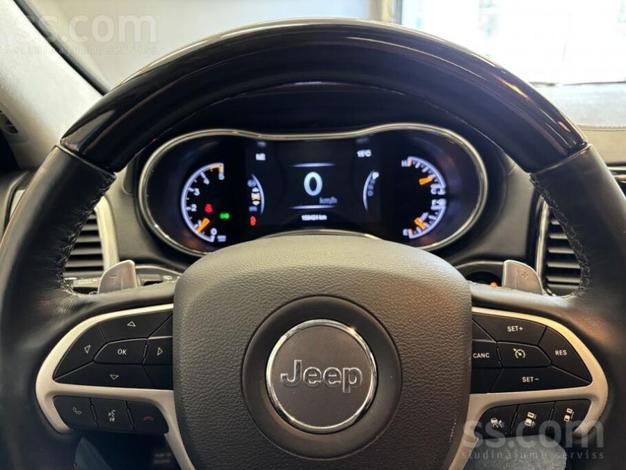 Pelēks Jeep Grand Cherokee 2020 Rīga, ar dzinēja tilpumu 3.00 L un nobraukumu 159 tūkst. km par 21900 €, foto 19 vietnē AUTOMOTO.COM.LV