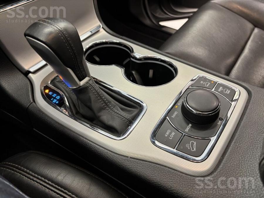Pelēks Jeep Grand Cherokee 2020 Rīga, ar dzinēja tilpumu 3.00 L un nobraukumu 159 tūkst. km par 21900 €, foto 26 vietnē AUTOMOTO.COM.LV