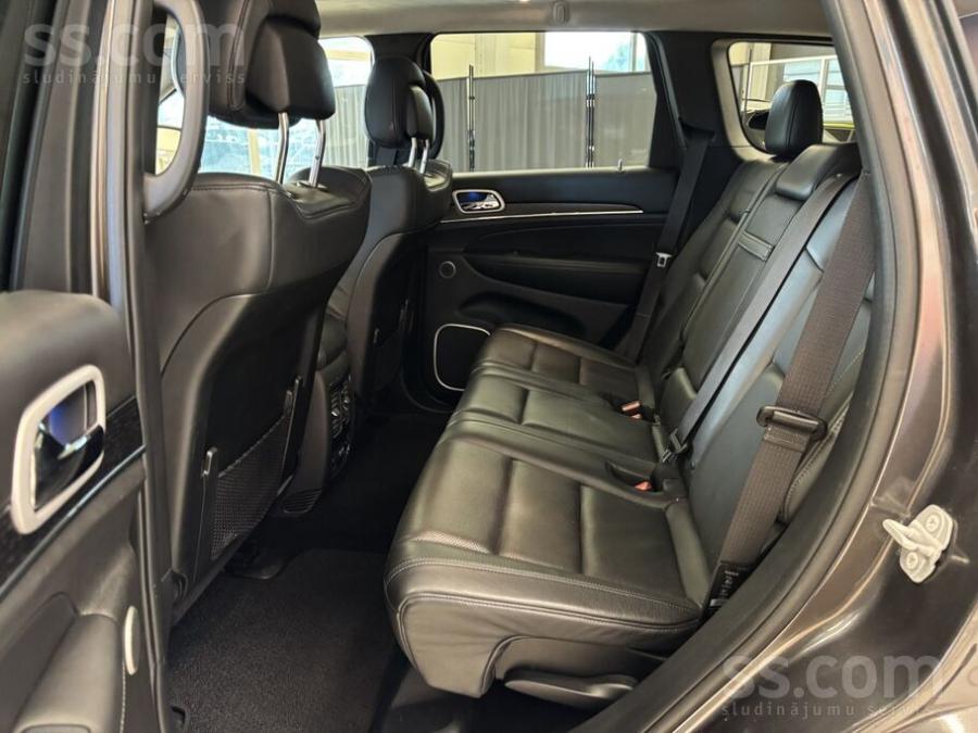 Pelēks Jeep Grand Cherokee 2020 Rīga, ar dzinēja tilpumu 3.00 L un nobraukumu 159 tūkst. km par 21900 €, foto 30 vietnē AUTOMOTO.COM.LV
