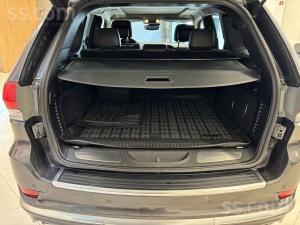 Pelēks Jeep Grand Cherokee 2020 Rīga, ar dzinēja tilpumu 3.00 L un nobraukumu 159 tūkst. km par 21900 €, foto 34 vietnē AUTOMOTO.COM.LV