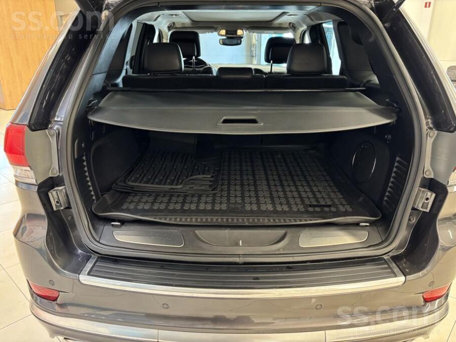 Pelēks Jeep Grand Cherokee 2020 Rīga, ar dzinēja tilpumu 3.00 L un nobraukumu 159 tūkst. km par 21900 €, foto 34 vietnē AUTOMOTO.COM.LV