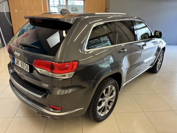 Pelēks Jeep Grand Cherokee 2020 Rīga, ar dzinēja tilpumu 3.00 L un nobraukumu 159 tūkst. km par 2190000 €, foto 3 vietnē AUTOMOTO.COM.LV