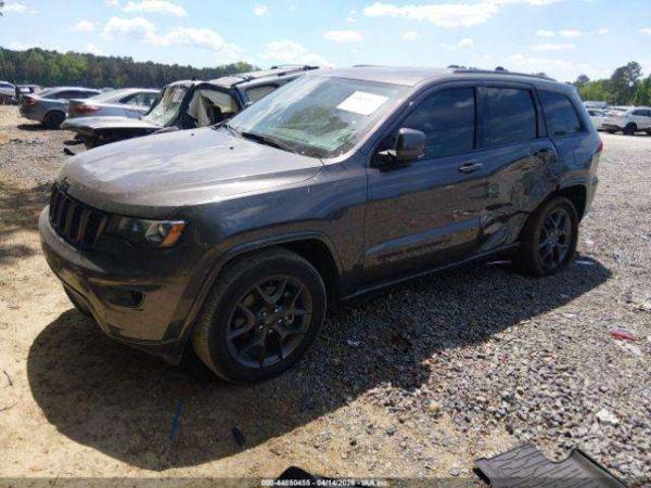 Grey Jeep Grand Cherokee 2020 in Klaipeda, with an engine capacity of 3.60 L and mileage of 68 thousand km for 15600 €, photo 2 on AUTOMOTO.COM.LV