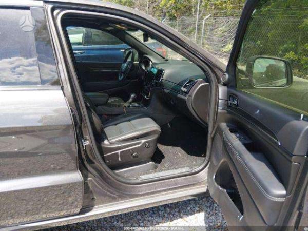 Grey Jeep Grand Cherokee 2020 in Klaipeda, with an engine capacity of 3.60 L and mileage of 68 thousand km for 15600 €, photo 5 on AUTOMOTO.COM.LV