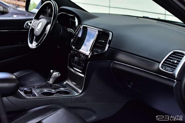Pelēks Jeep Grand Cherokee 2020 Kretinga, ar dzinēja tilpumu 3.60 L un nobraukumu 148 tūkst. km par 19500 €, foto 2 vietnē AUTOMOTO.COM.LV