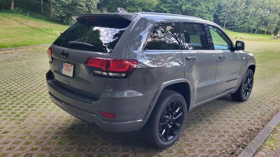Grey Jeep Grand Cherokee 2020 in Vilnius, with an engine capacity of 3.60 L and mileage of 112 thousand km for 20699 €, photo 8 on AUTOMOTO.COM.LV