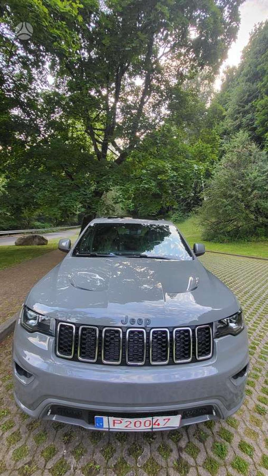 Grey Jeep Grand Cherokee 2020 in Vilnius, with an engine capacity of 3.60 L and mileage of 112 thousand km for 20699 €, photo 10 on AUTOMOTO.COM.LV