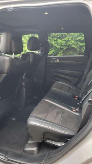 Grey Jeep Grand Cherokee 2020 in Vilnius, with an engine capacity of 3.60 L and mileage of 112 thousand km for 20699 €, photo 20 on AUTOMOTO.COM.LV