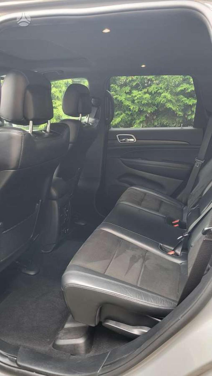 Grey Jeep Grand Cherokee 2020 in Vilnius, with an engine capacity of 3.60 L and mileage of 112 thousand km for 20699 €, photo 20 on AUTOMOTO.COM.LV