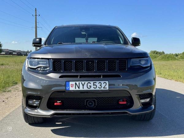 Pelēks Jeep Grand Cherokee 2020 Palanga, ar dzinēja tilpumu 5.65 L un nobraukumu 144 tūkst. km par 21900 €, foto 1 vietnē AUTOMOTO.COM.LV