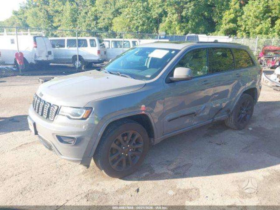Grey Jeep Grand Cherokee 2020 in Vilnius, with an engine capacity of 3.60 L and mileage of 244 thousand km for 10400 €, photo 3 on AUTOMOTO.COM.LV