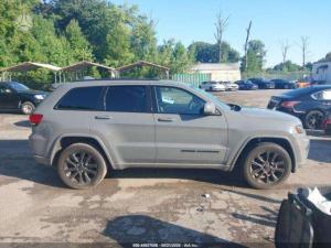 Grey Jeep Grand Cherokee 2020 in Vilnius, with an engine capacity of 3.60 L and mileage of 244 thousand km for 10400 €, photo 12 on AUTOMOTO.COM.LV