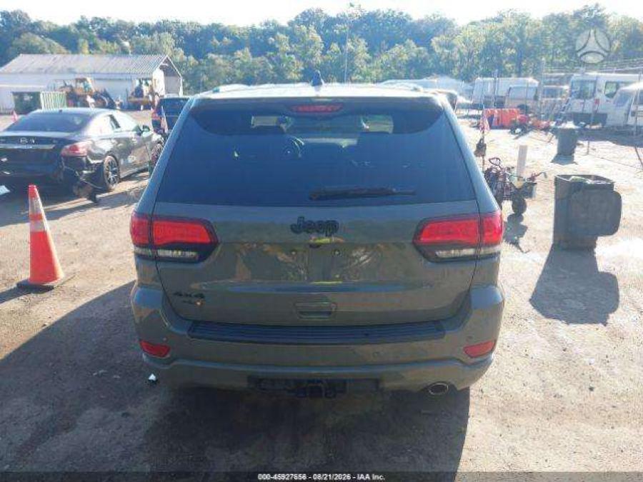 Grey Jeep Grand Cherokee 2020 in Vilnius, with an engine capacity of 3.60 L and mileage of 244 thousand km for 10400 €, photo 14 on AUTOMOTO.COM.LV