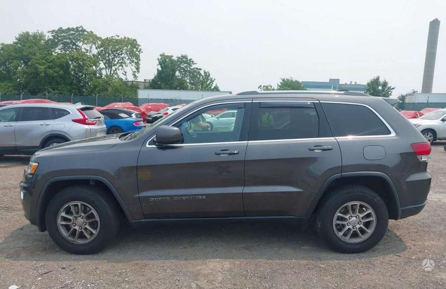 Pelēks Jeep Grand Cherokee 2020 Viļņa, ar dzinēja tilpumu 3.60 L un nobraukumu 102 tūkst. km par 12400 €, foto 8 vietnē AUTOMOTO.COM.LV
