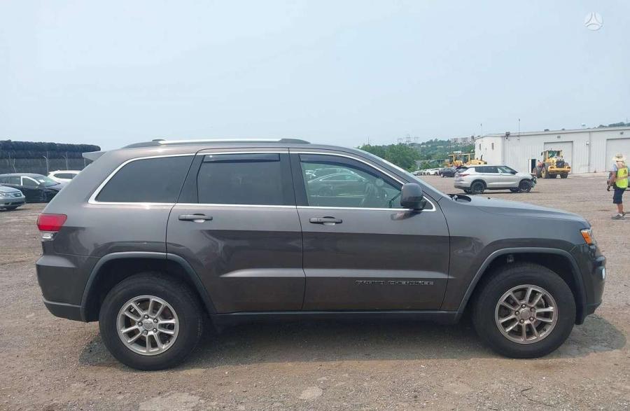 Pelēks Jeep Grand Cherokee 2020 Viļņa, ar dzinēja tilpumu 3.60 L un nobraukumu 102 tūkst. km par 12400 €, foto 14 vietnē AUTOMOTO.COM.LV