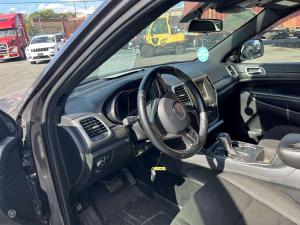 Pelēks Jeep Grand Cherokee 2020 Viļņa, ar dzinēja tilpumu 3.60 L un nobraukumu 102 tūkst. km par 12400 €, foto 16 vietnē AUTOMOTO.COM.LV