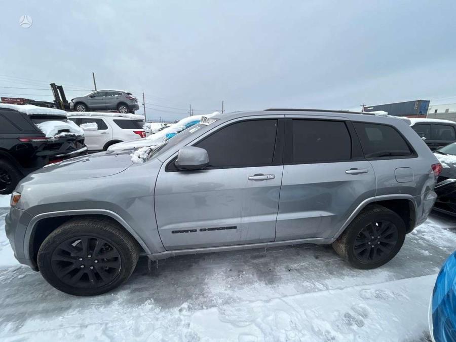 Pelēks Jeep Grand Cherokee 2021 Ukmergė, ar dzinēja tilpumu 3.60 L un nobraukumu 58 tūkst. km par 14590 €, foto 1 vietnē AUTOMOTO.COM.LV