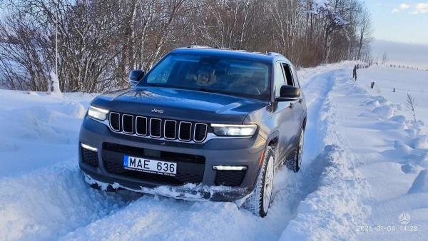 Grey Jeep Grand Cherokee 2021 in Akmene, with an engine capacity of 3.60 L and mileage of 116 thousand km for 33000 €, photo 9 on AUTOMOTO.COM.LV