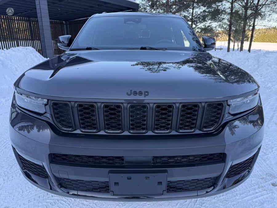 Grey Jeep Grand Cherokee 2021 in Silale, with an engine capacity of 3.60 L and mileage of 91 thousand km for 29900 €, photo 1 on AUTOMOTO.COM.LV