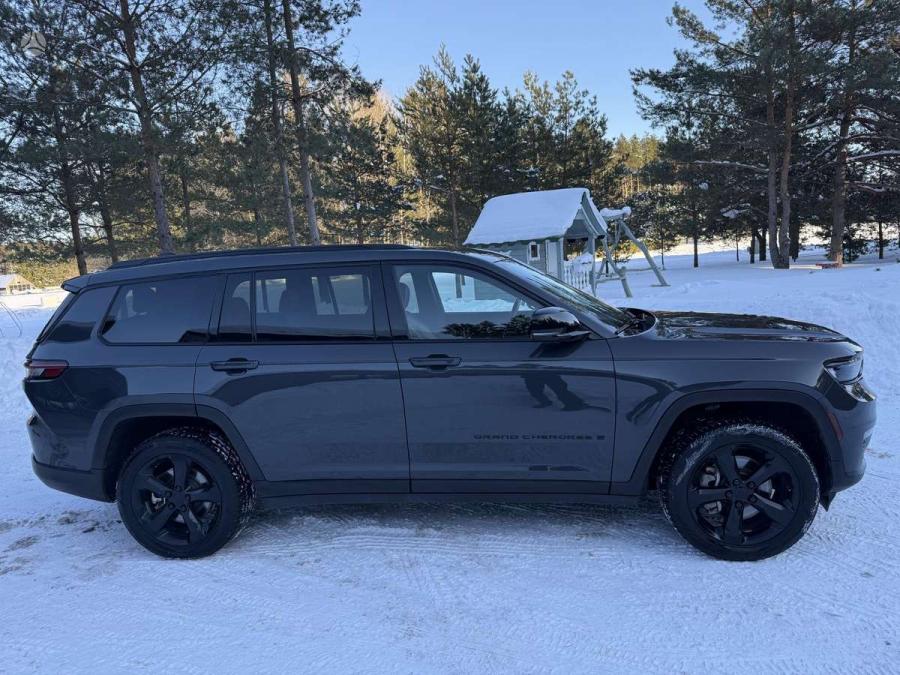 Grey Jeep Grand Cherokee 2021 in Silale, with an engine capacity of 3.60 L and mileage of 91 thousand km for 29900 €, photo 9 on AUTOMOTO.COM.LV