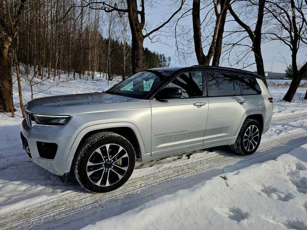 Grey Jeep Grand Cherokee 2021 in Vilnius, with an engine capacity of 3.60 L and mileage of 48 thousand km for 39500 €, photo 5 on AUTOMOTO.COM.LV