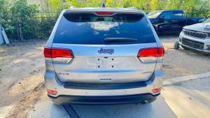 Grey Jeep Grand Cherokee 2021 in Ukmerge, with an engine capacity of 3.60 L and mileage of 43 thousand km for 11999 €, photo 3 on AUTOMOTO.COM.LV