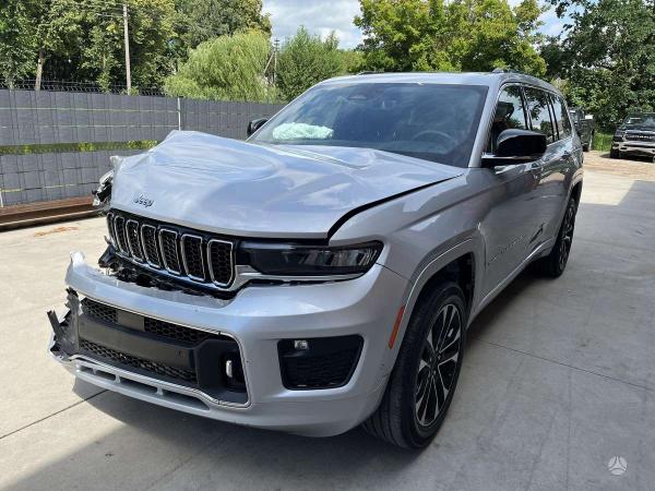 Pelēks Jeep Grand Cherokee 2021 Kauņa, ar dzinēja tilpumu 3.60 L un nobraukumu 75 tūkst. km par 16400 €, foto 1 vietnē AUTOMOTO.COM.LV