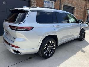 Pelēks Jeep Grand Cherokee 2021 Kauņa, ar dzinēja tilpumu 3.60 L un nobraukumu 75 tūkst. km par 16400 €, foto 5 vietnē AUTOMOTO.COM.LV