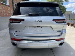 Pelēks Jeep Grand Cherokee 2021 Kauņa, ar dzinēja tilpumu 3.60 L un nobraukumu 75 tūkst. km par 16400 €, foto 6 vietnē AUTOMOTO.COM.LV