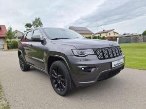 Pelēks Jeep Grand Cherokee 2021 Šauļi, ar dzinēja tilpumu 3.60 L un nobraukumu 98 tūkst. km par 21500 €, foto  vietnē AUTOMOTO.COM.LV