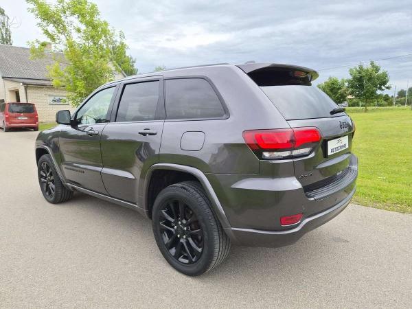 Pelēks Jeep Grand Cherokee 2021 Šauļi, ar dzinēja tilpumu 3.60 L un nobraukumu 98 tūkst. km par 21500 €, foto 7 vietnē AUTOMOTO.COM.LV