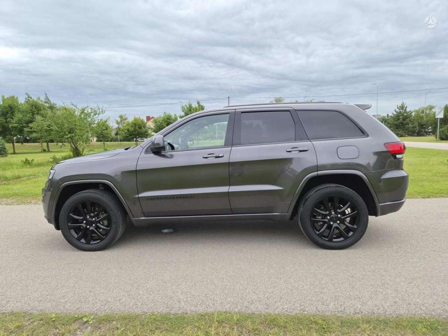 Pelēks Jeep Grand Cherokee 2021 Šauļi, ar dzinēja tilpumu 3.60 L un nobraukumu 98 tūkst. km par 21500 €, foto 9 vietnē AUTOMOTO.COM.LV